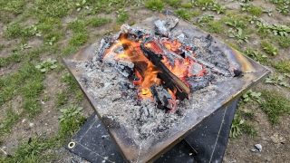 次世代型焚き火台「TAKI BE TREE（タキビツリー）」の二次燃焼パワーを検証 | キャンプレビュー